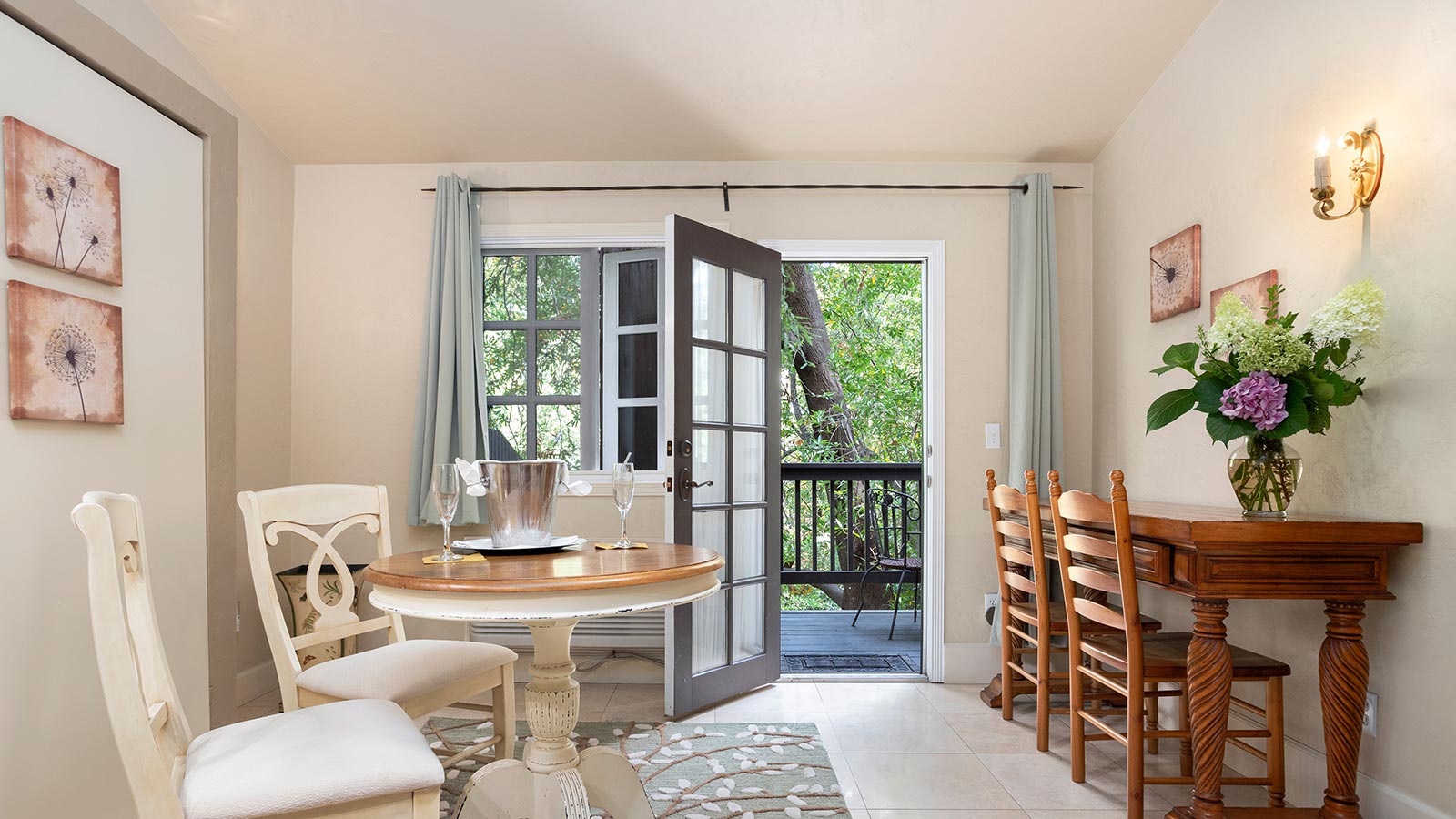 Enjoy a Fall Getaway at our Napa Bed and Breakfast | Candlelight Inn